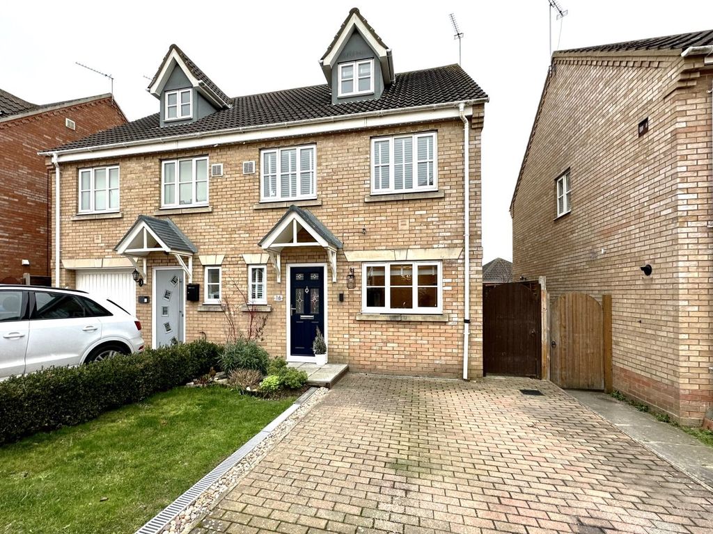 4 bed semi-detached house for sale in Diprose Drive, Lowestoft NR32, £ ...