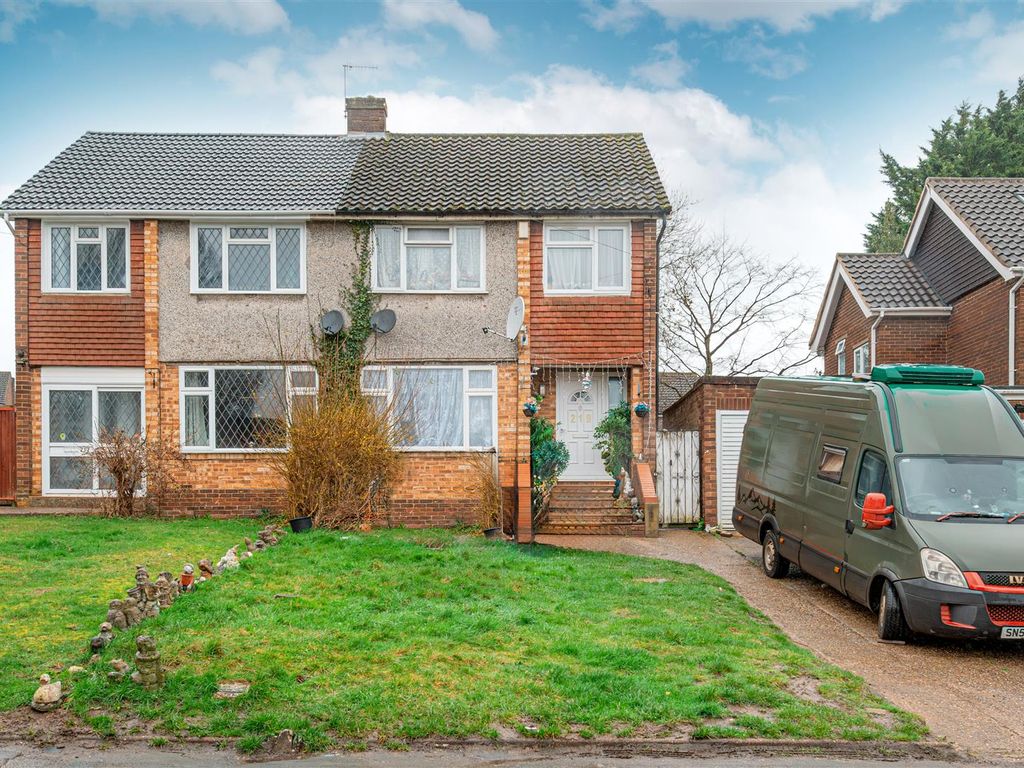 3 Bed Semi Detached House For Sale In Deeds Grove High Wycombe Hp12 £