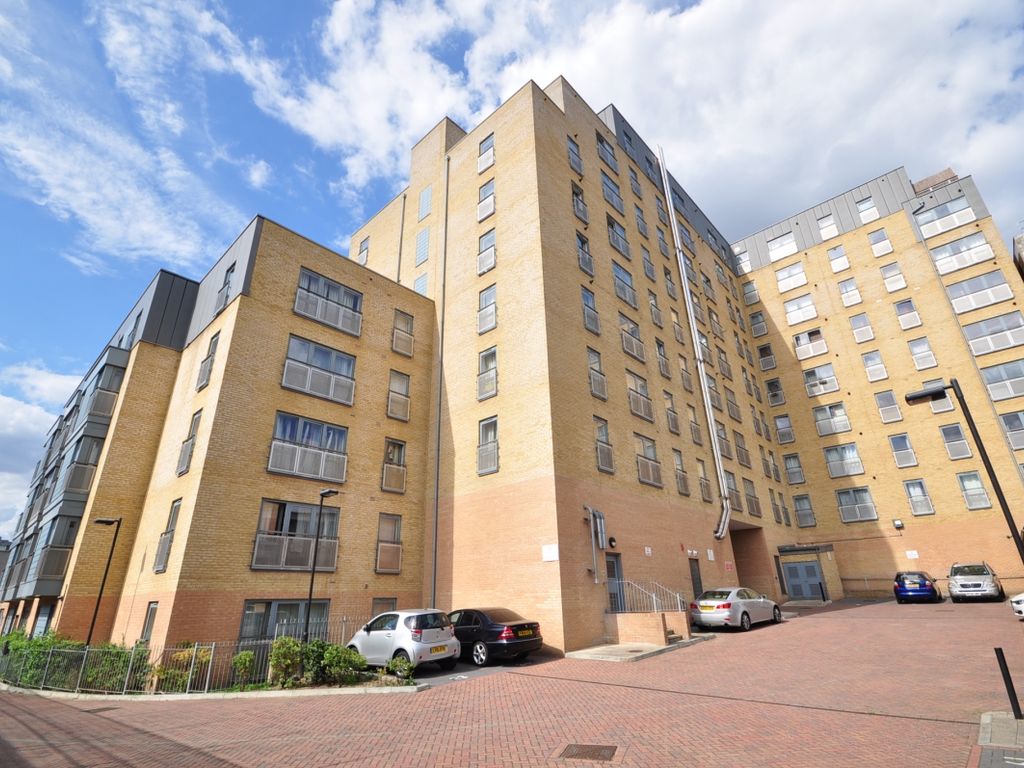 2 bed flat to rent in London Road, Croydon CR0, £1,500 pcm - Zoopla
