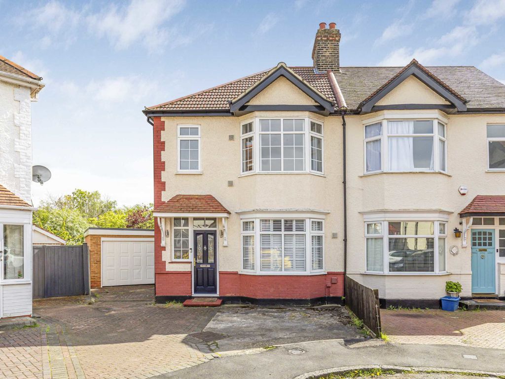 3 Bed Semi Detached House For Sale In Linden Avenue Hounslow Tw3 £
