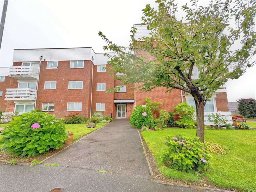 2 bed flat to rent in Heighton Close, Bexhill-On-Sea TN39, £1,250 pcm ...