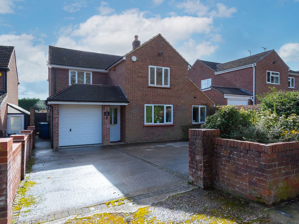 4 bed detached house for sale in Harts Leap Road, Sandhurst GU47, £ ...