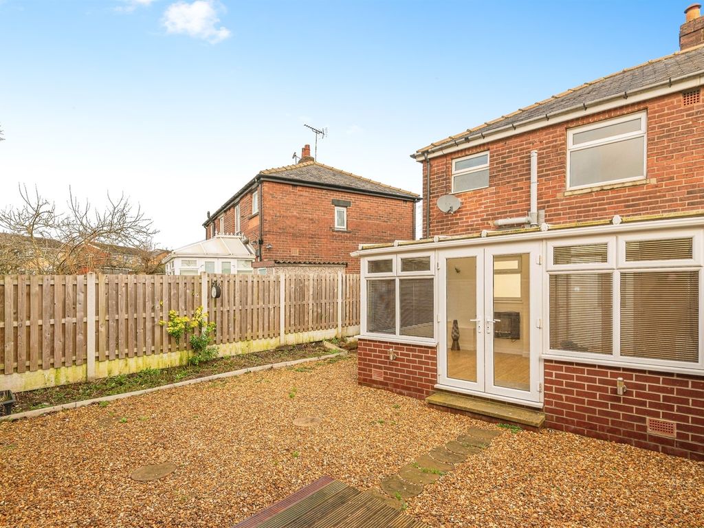 3 Bed Semi Detached House For Sale In Swinnow Crescent Stanningley