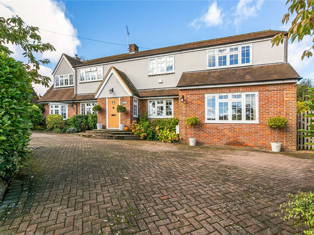 4 Bed Detached House For Sale In Grubwood Lane Cookham Berkshire Sl6