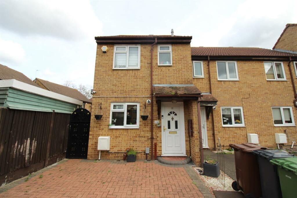2 Bed End Terrace House To Rent In Holden Close Dagenham Rm8 £1 750