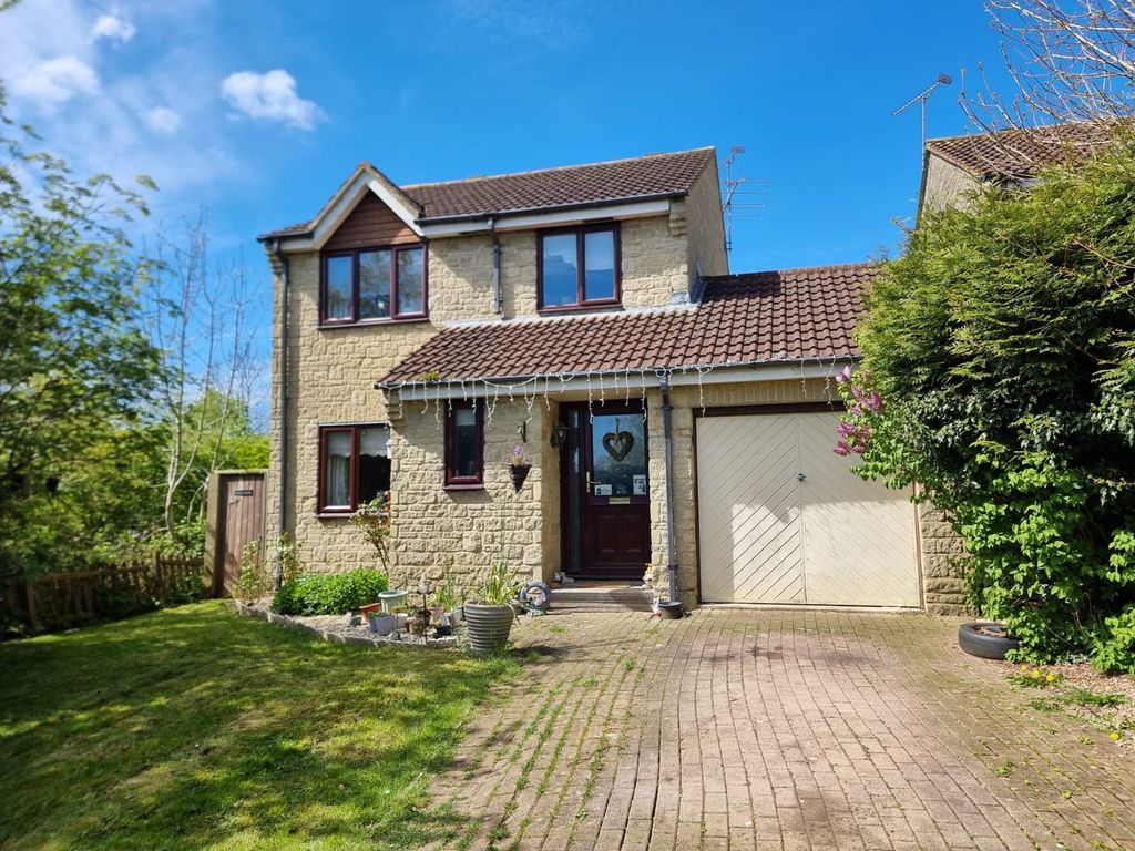 3 Bed Detached House For Sale In Melfort Close Sparcells Swindon Sn5