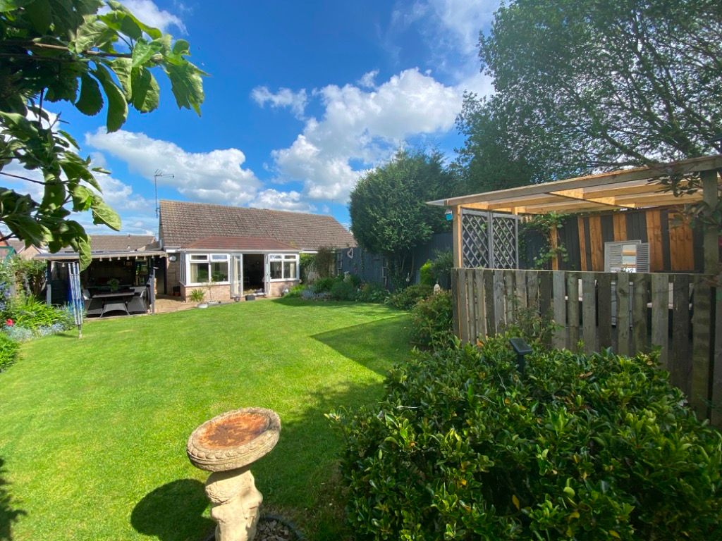 2 bed bungalow for sale in Wroxall Drive, Grantham NG31 - Zoopla