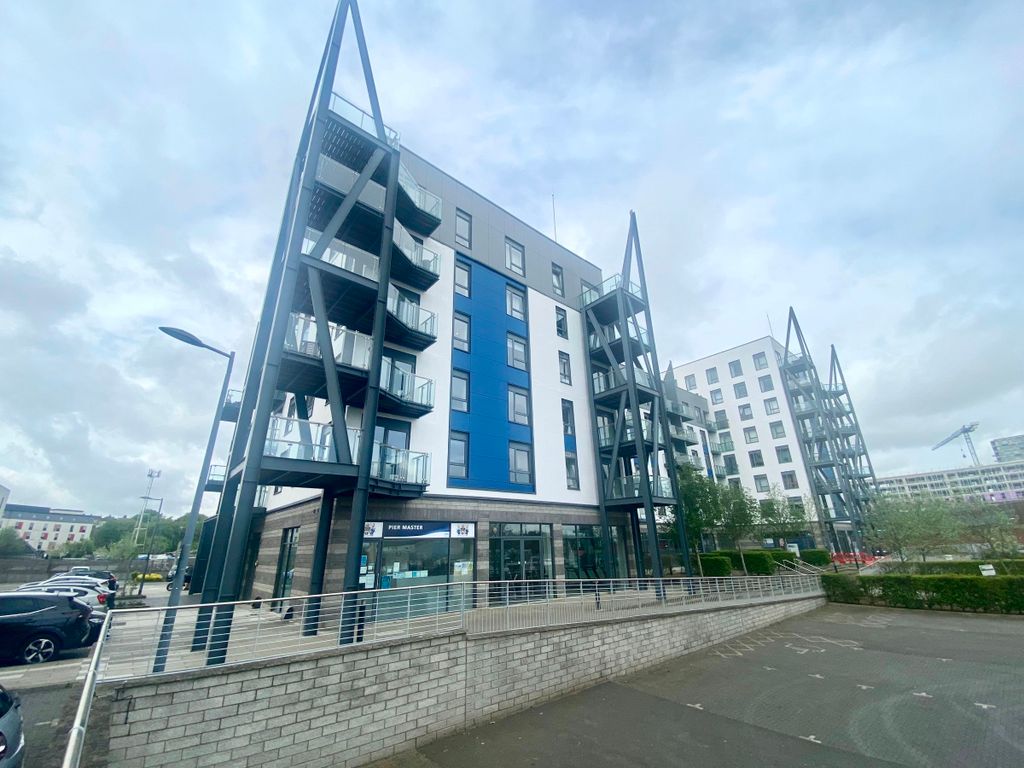2 bed flat to rent in The Boathouse, Ocean Drive, Gillingham ME7 - Zoopla