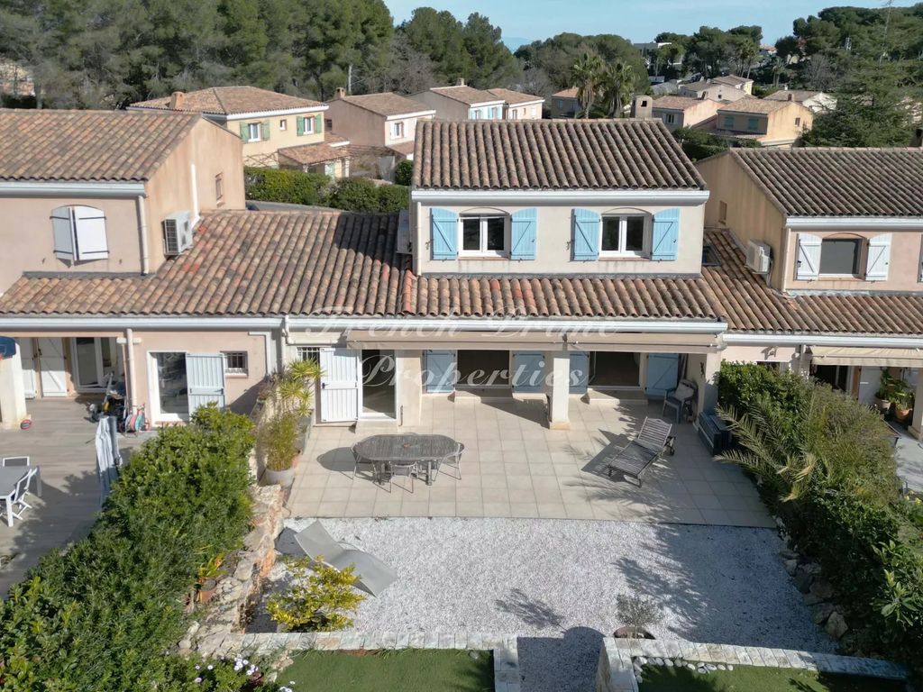 3 bed villa for sale in Antibes, 06600, France, £667,732 - Zoopla