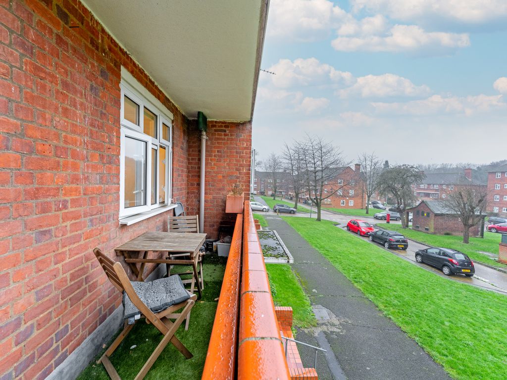 2 bed flat for sale in Althorne Gardens, London E18 - Zoopla