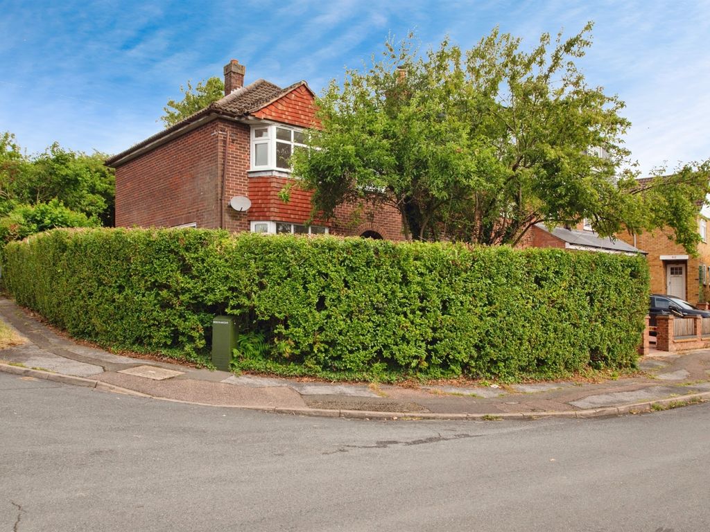 3 bed detached house for sale in Crouchfield, Hemel Hempstead HP1, £ ...