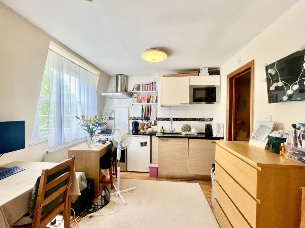 Studio to rent in Inverness Terrace, Bayswater, London W2, £1,408 pcm ...