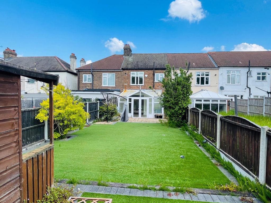 3 Bed Terraced House To Rent In Carlton Road Gidea Park Romford Rm2