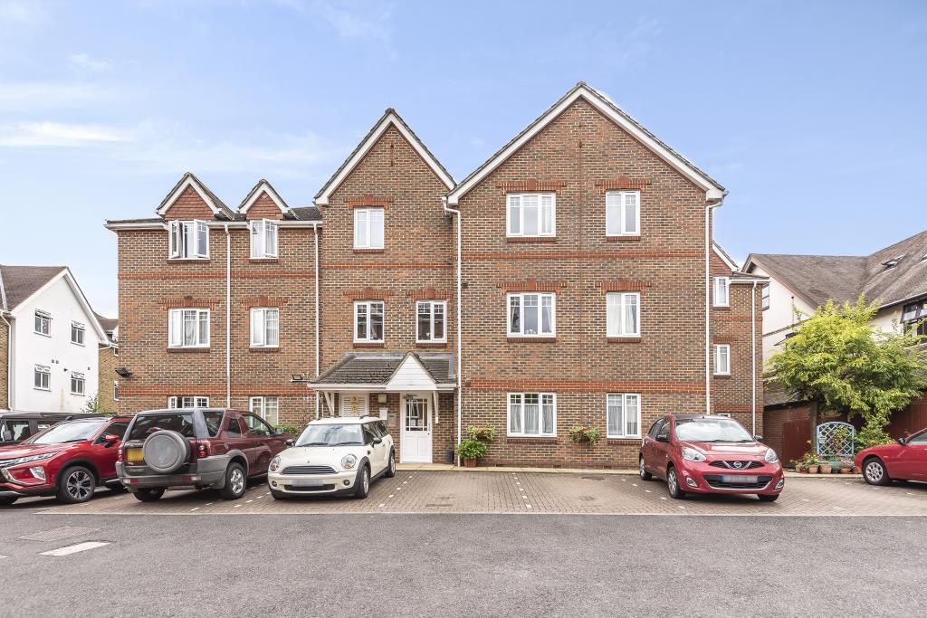 1 bed flat for sale in Woking, Surrey GU22 - Zoopla