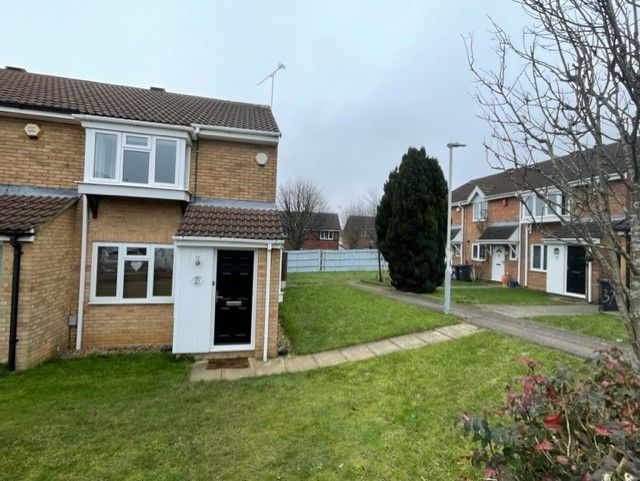 2 Bed Terraced House To Rent In Coltsfoot Green Luton Lu4 £1 450 Pcm