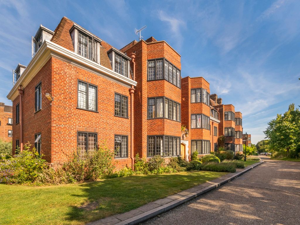 2 bed flat for sale in Newnham House, Manor Fields SW15, £700,000 - Zoopla