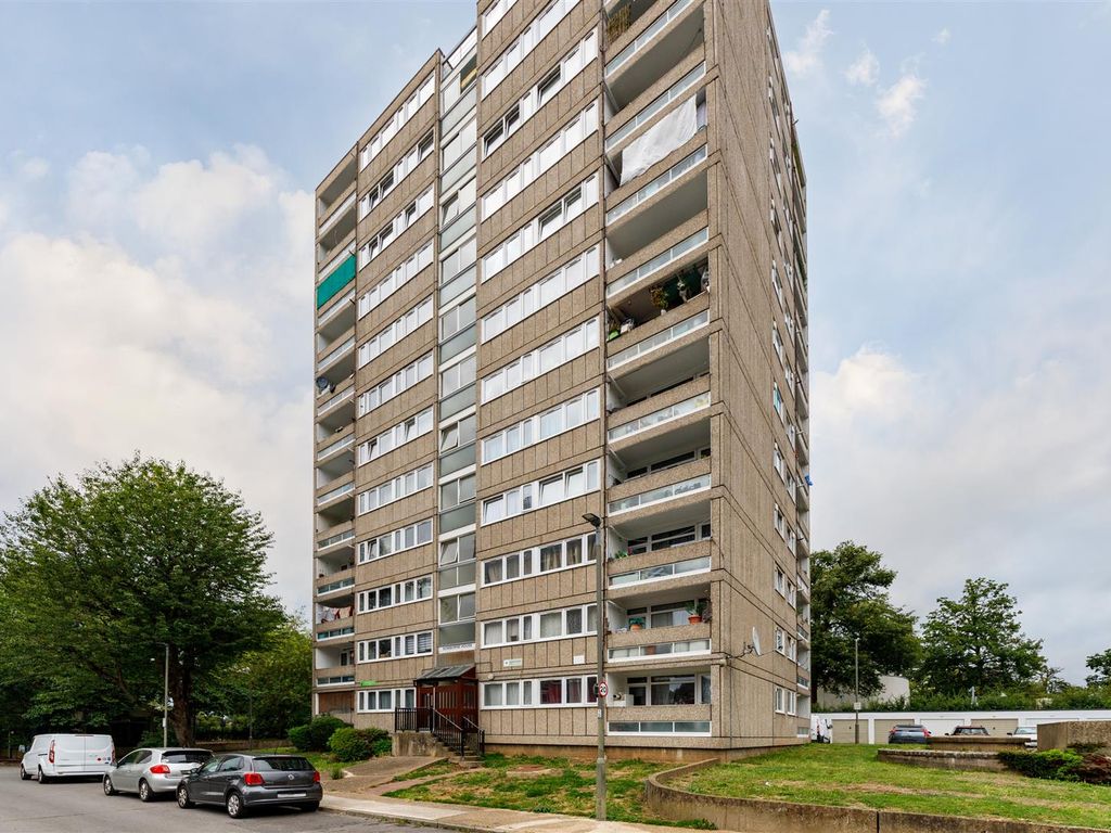 2 bed flat for sale in Fontley Way, London SW15, £230,000 - Zoopla