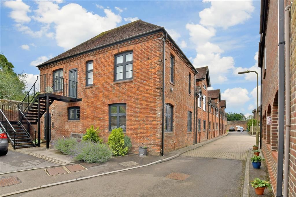 2 bed flat for sale in The Maltings, Petersfield, Hampshire GU31 - Zoopla