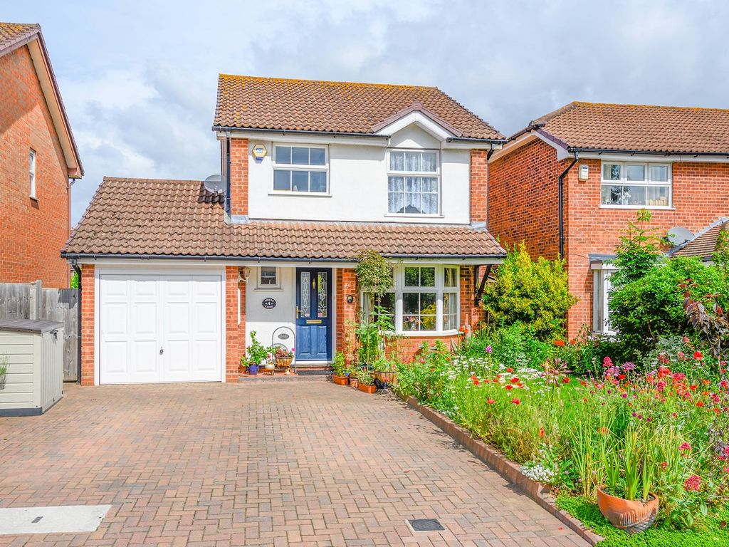 4 bed detached house for sale in Spicer Close, Walton-On-Thames KT12, £ ...