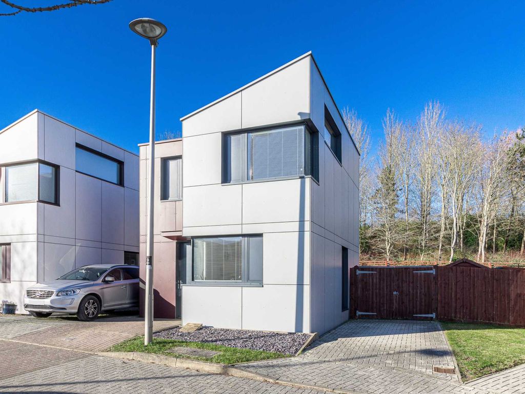 3 bed detached house for sale in Swanson Drive, Oxley Park MK4, £ ...