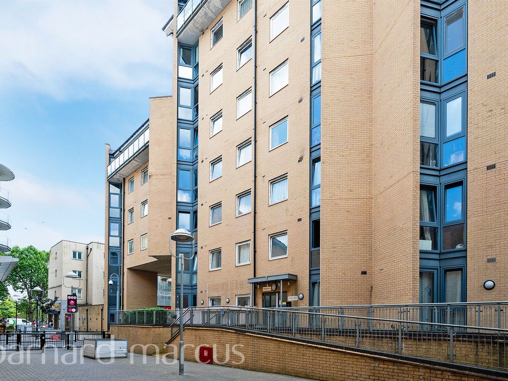 2 bed flat for sale in Highfield Road, Feltham TW13, £270,000 - Zoopla
