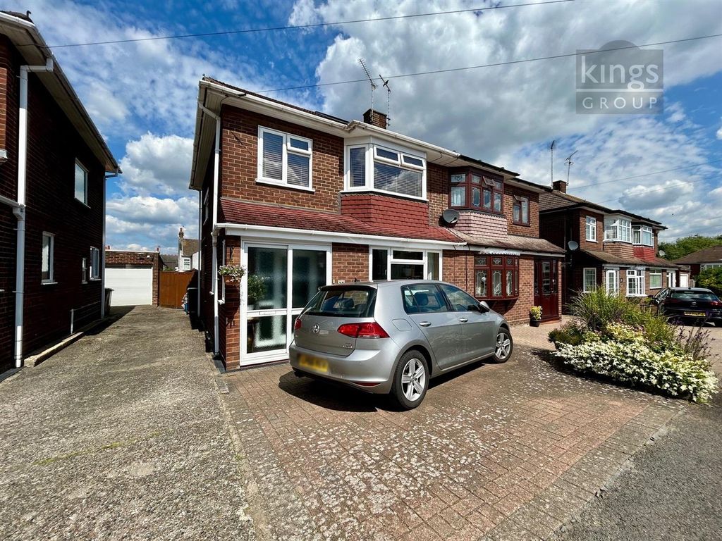 4 bed property for sale in Woodbrook Gardens, Waltham Abbey EN9, £ ...