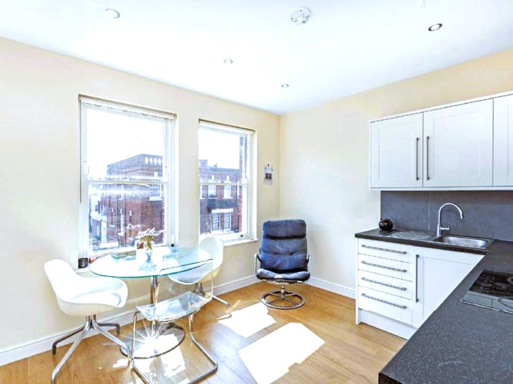 2 bed flat to rent in Perham Road, London W14 - Zoopla