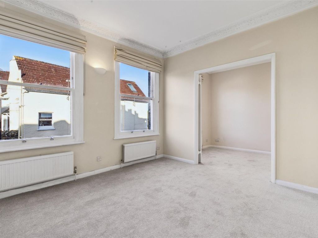 1 bed flat to rent in Sutton Lane North, London W4, £1,700 pcm - Zoopla