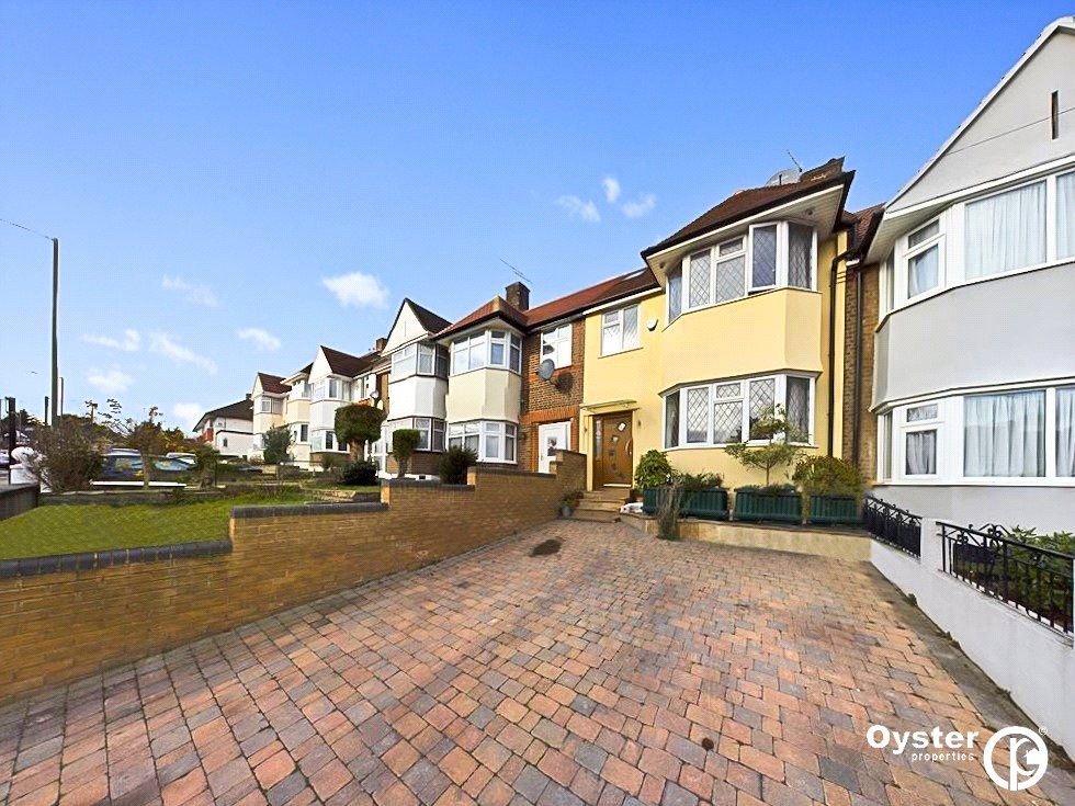 4 bed terraced house for sale in Osidge Lane, London N14 - Zoopla