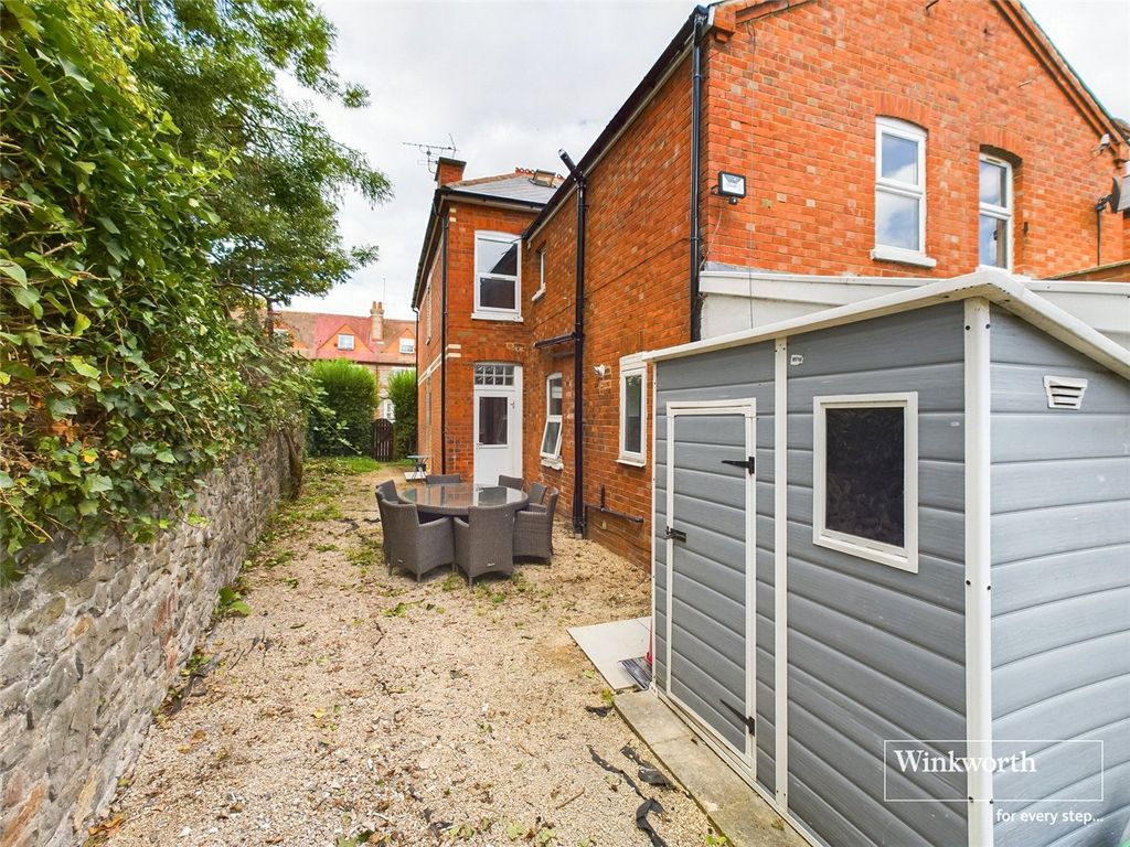 6 bed end terrace house to rent in London Road, Reading, Berkshire RG1, £3,500 pcm - Zoopla