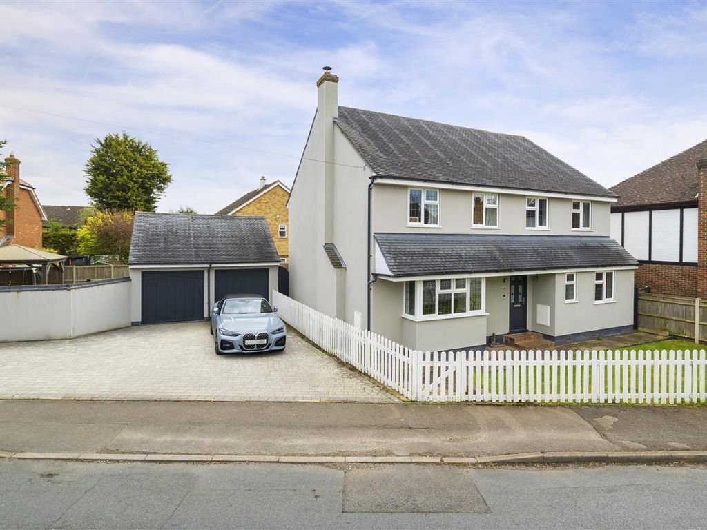 4 bed detached house for sale in Swan House, Weavering Street ...