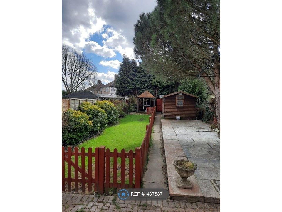 4 Bed Semi Detached House To Rent In Lingfield Crescent London Se9 £