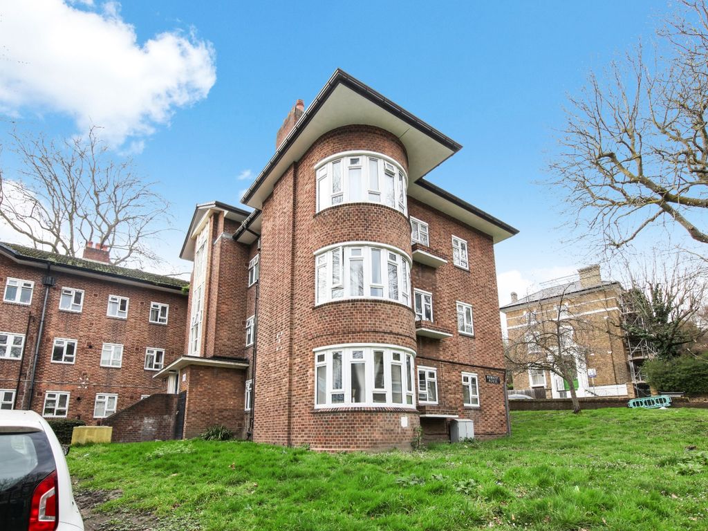 2 bed flat for sale in Lewisham Hill, London SE13, £325,000 - Zoopla