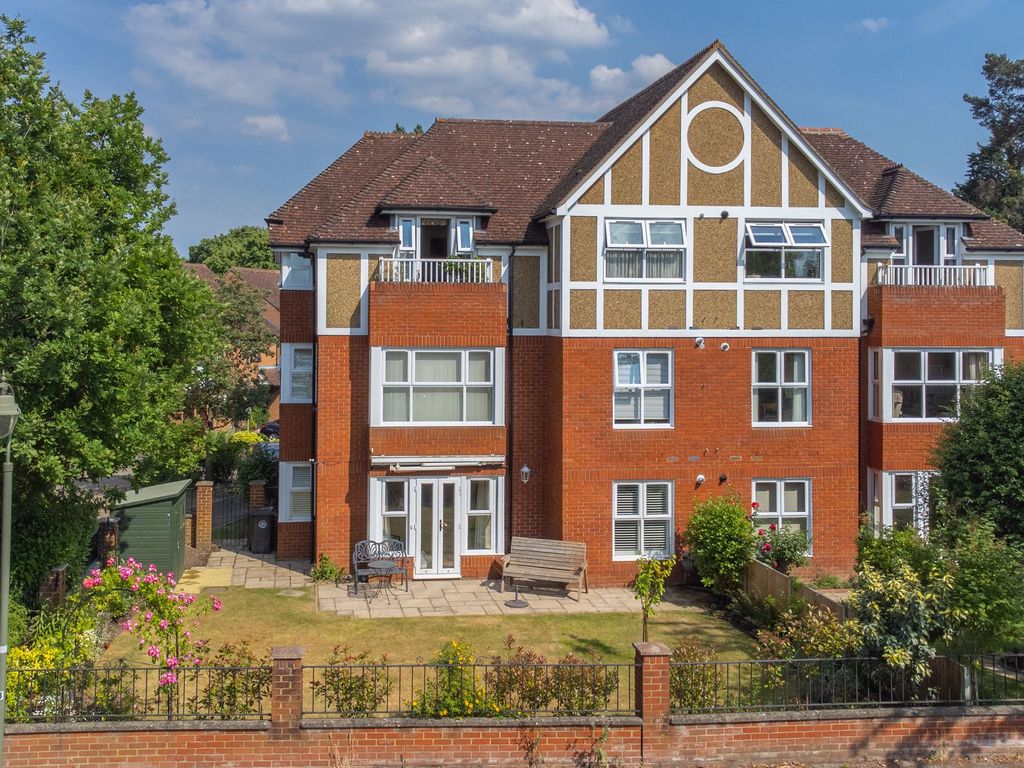 2 bed flat for sale in Foley Mews, Claygate KT10 - Zoopla