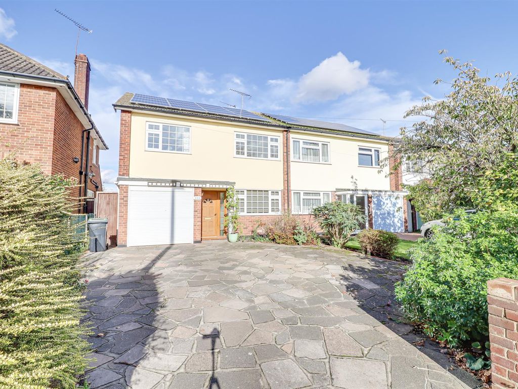 4 Bed Semi Detached House For Sale In Blenheim Chase Leigh On Sea Ss9