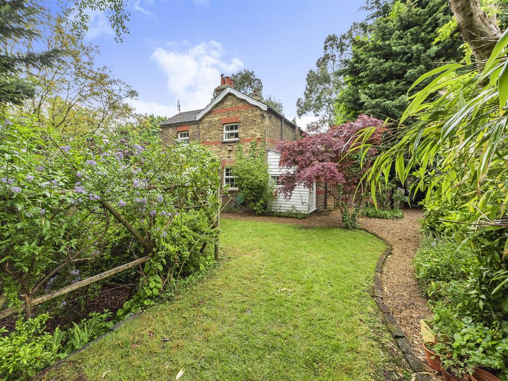 2 bed cottage for sale in Sheerwater Road, West Byfleet KT14 - Zoopla
