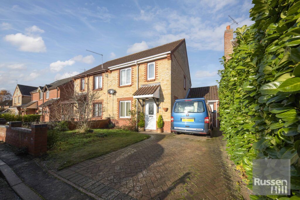 3 Bed Semi Detached House For Sale In Meadowvale New Costessey