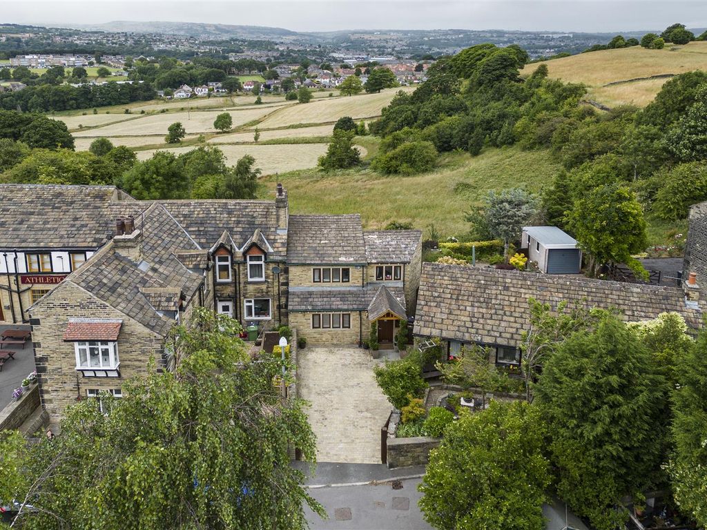 3 bed property for sale in Hall Bower, Huddersfield HD4, £425,000 - Zoopla