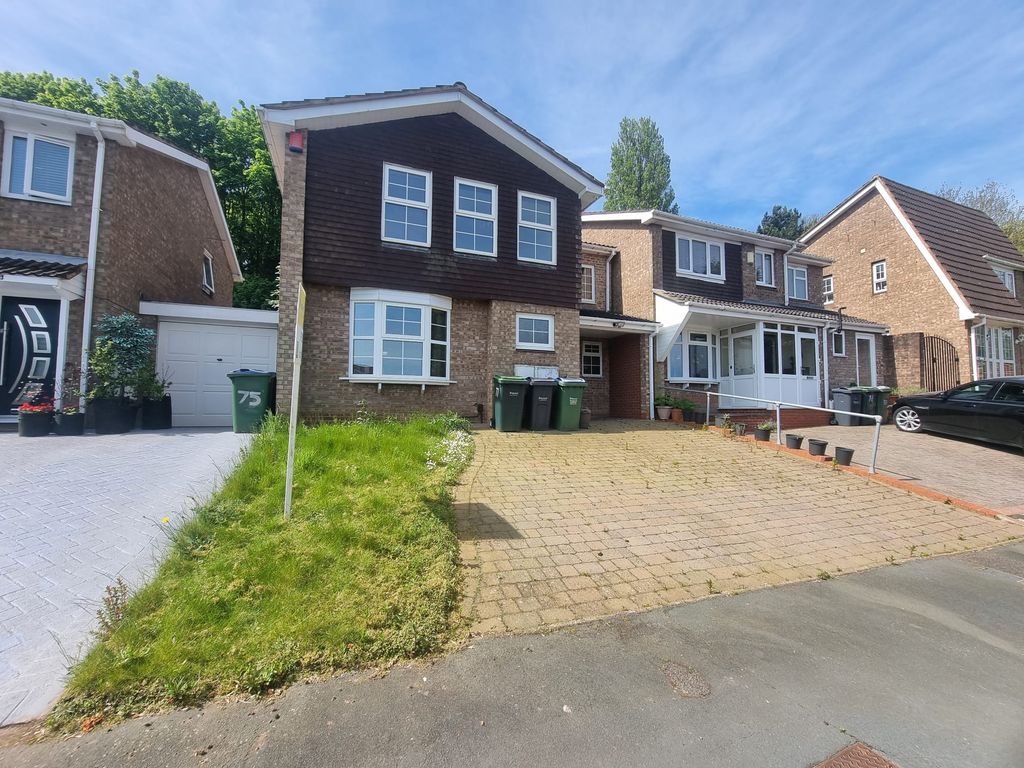4 Bed Link Detached House For Sale In St Christopher Close West