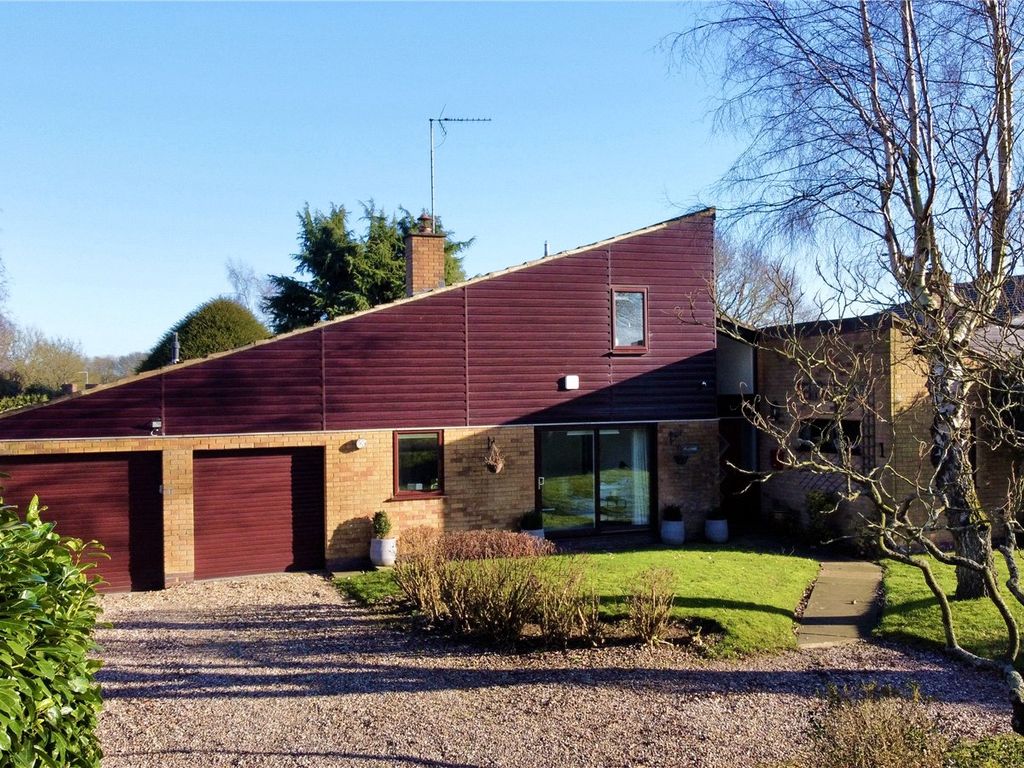 4 bed detached house for sale in Manor Close, Charwelton ...