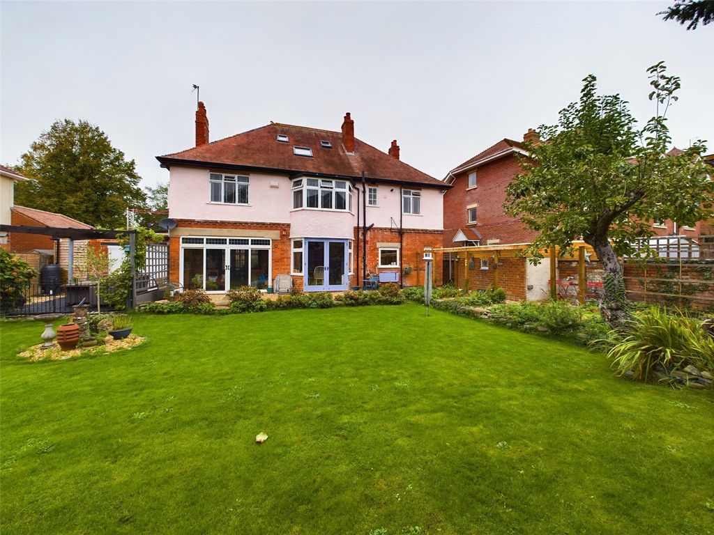 4 Bed Detached House For Sale In Alexandra Road Gloucester