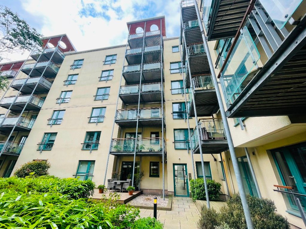 2 Bed Flat To Rent In Holyrood Road Holyrood Edinburgh Eh8 £1 495