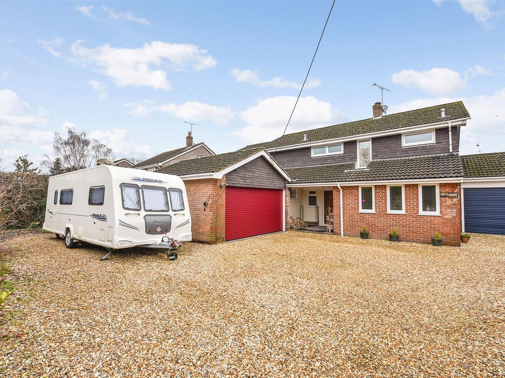 4 Bed Link Detached House For Sale In Romsey Road Cadnam Hampshire