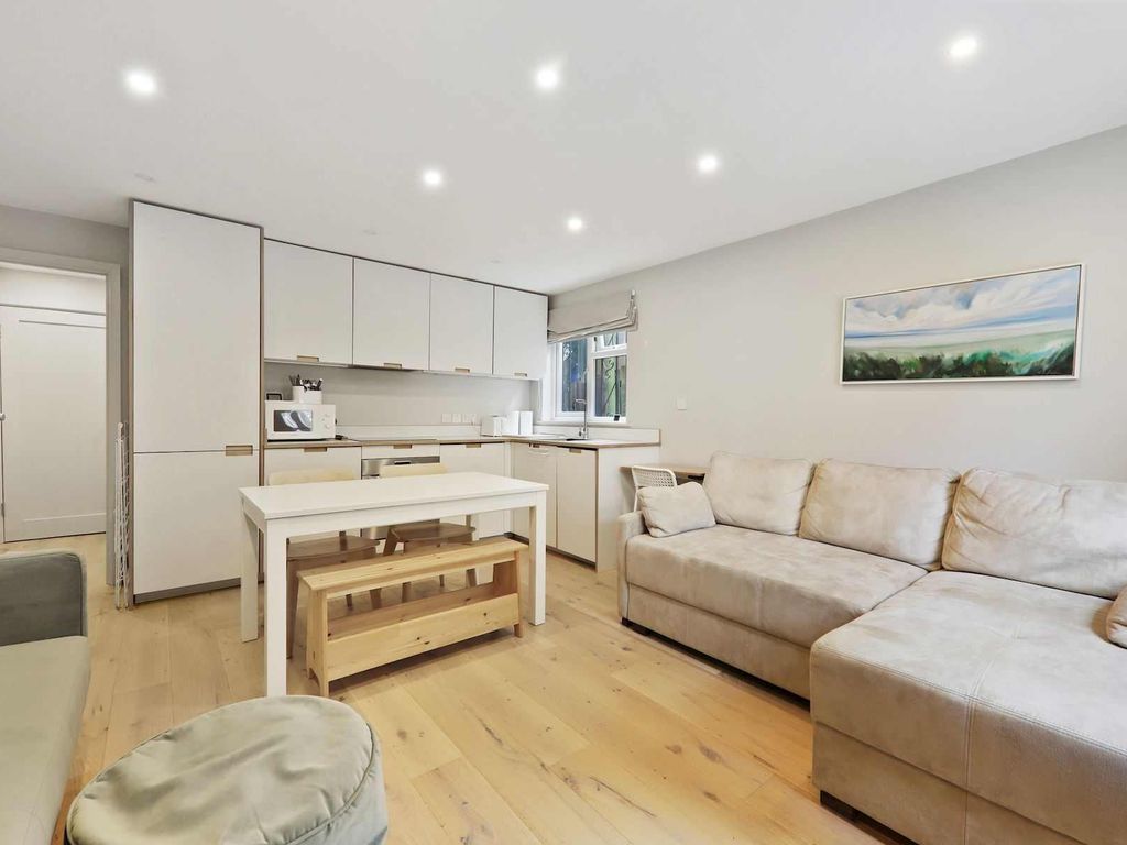 1 bed flat to rent in Sheldon Close, London SE20, £1,300 pcm - Zoopla