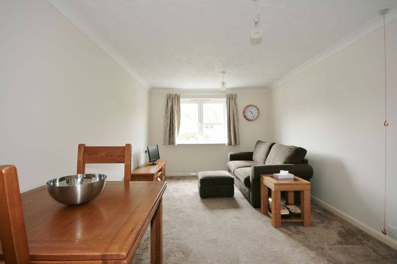 1 bed flat for sale in Priory Court, Reading RG4 - Zoopla