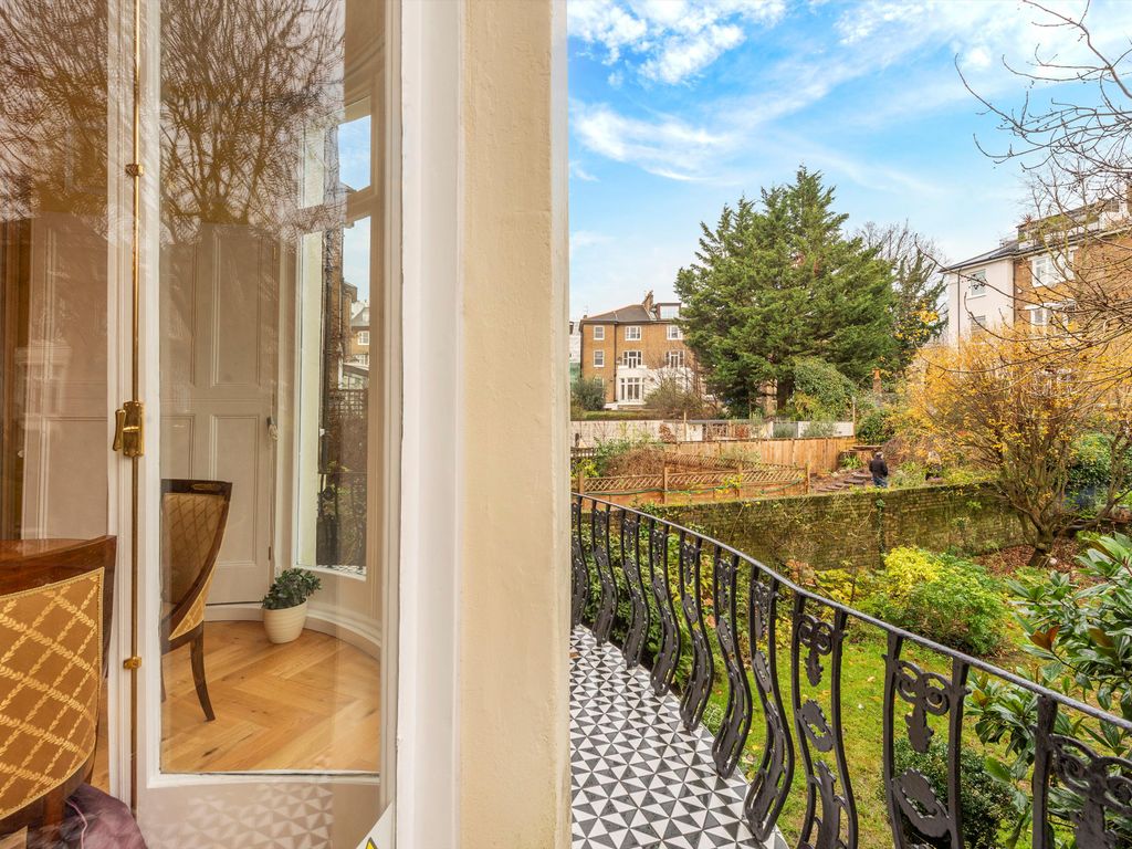 2 bed flat for sale in Belsize Square, Belsize Park, London NW3, £ ...