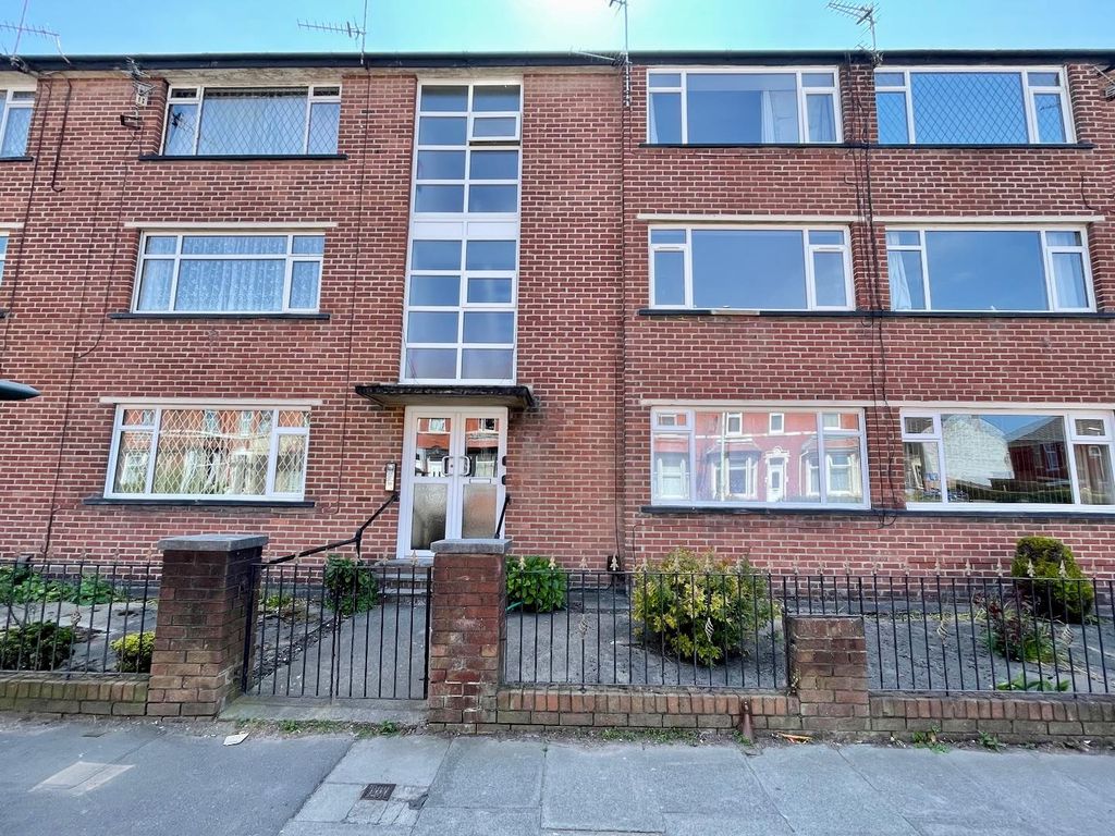 2 bed flat for sale in Grasmere Road, Blackpool FY1, £65,000 - Zoopla