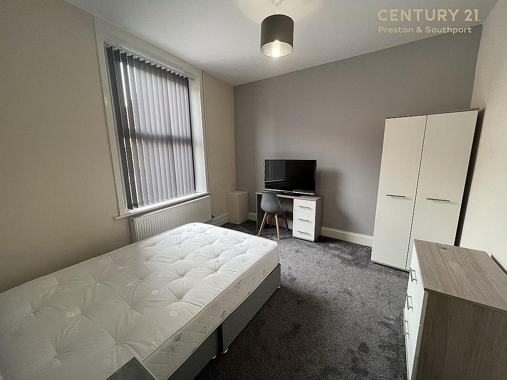 Room to rent in Cemetery Road, Preston PR1, £450 pcm - Zoopla