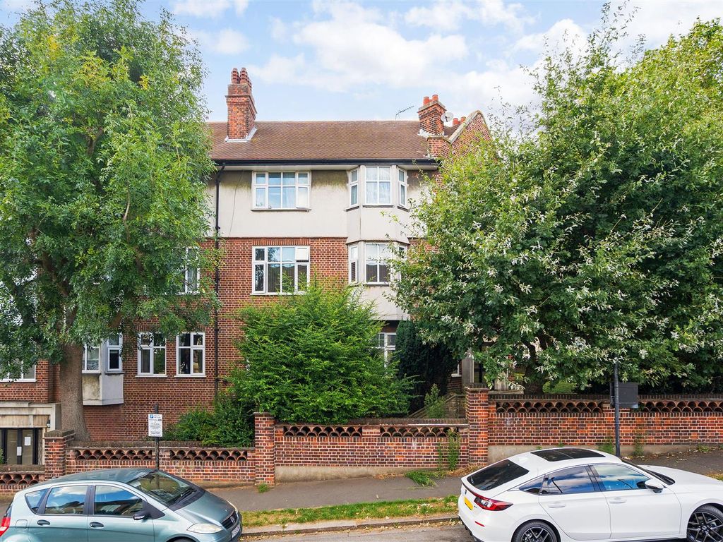 1 bed flat to rent in Boston Manor Road, Brentford TW8, £1,300 pcm - Zoopla