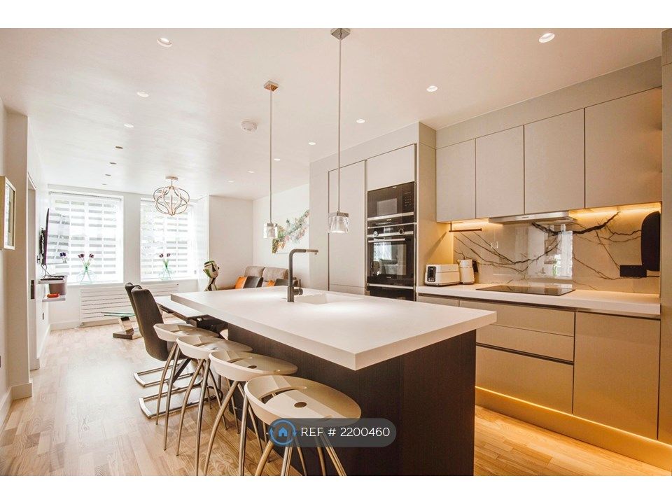 2 bed flat to rent in Hillside Court, London NW3, £2,817 pcm - Zoopla